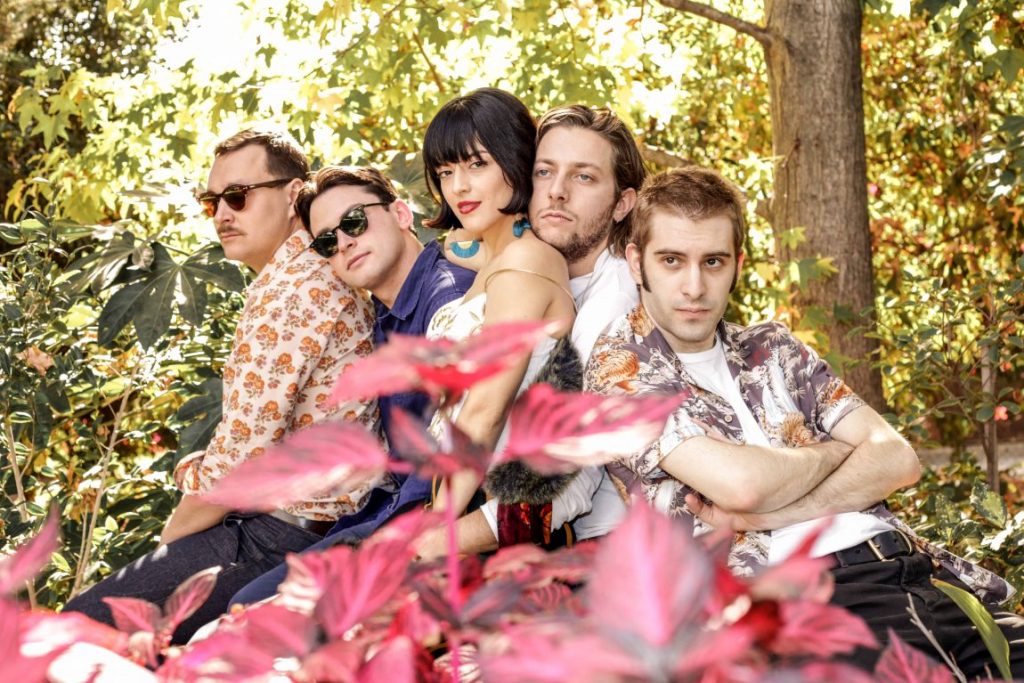 Conheça o The Marías, banda americana que une jazz, psicodelia e ritmos ...