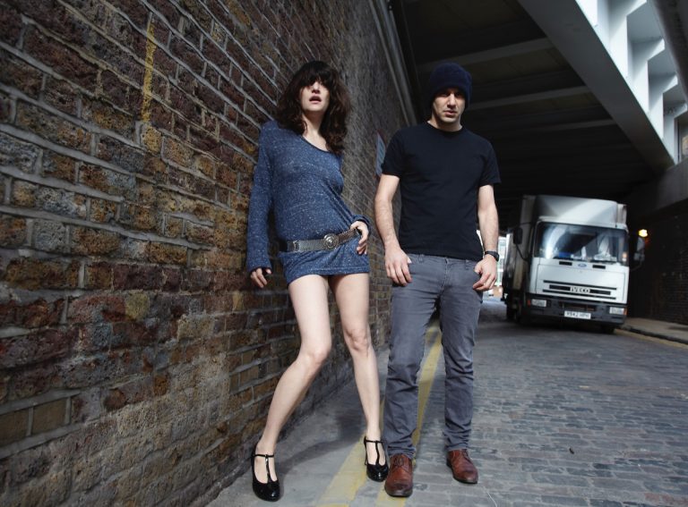 Tetine usa o seu tropical-punk contra o fascismo global em novo álbum ...