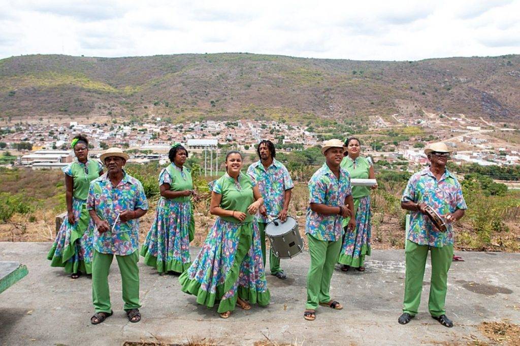 Coco Raízes de Arcoverde resgata primeiras canções da carreira em nova ...
