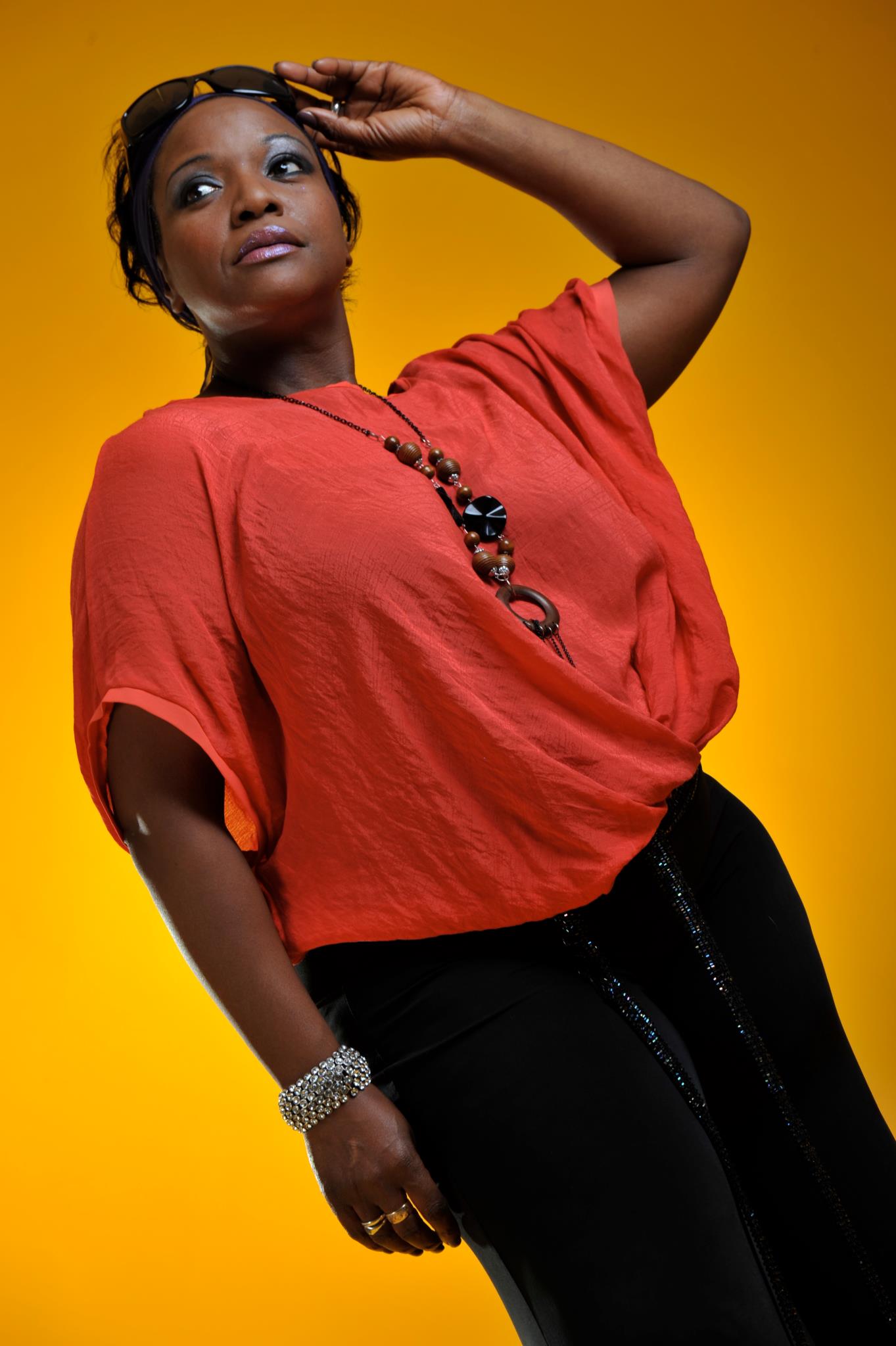 Entrevista: Angie Brown celebra os 30 anos do hit da house music "I Am ...