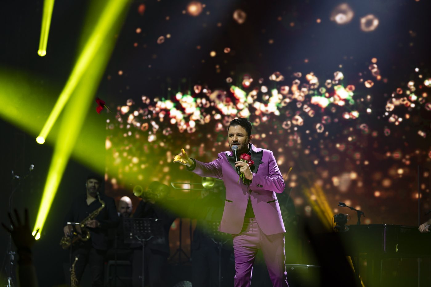 Maurício Manieri traz duas sessões do show em homenagem às mães para o ...