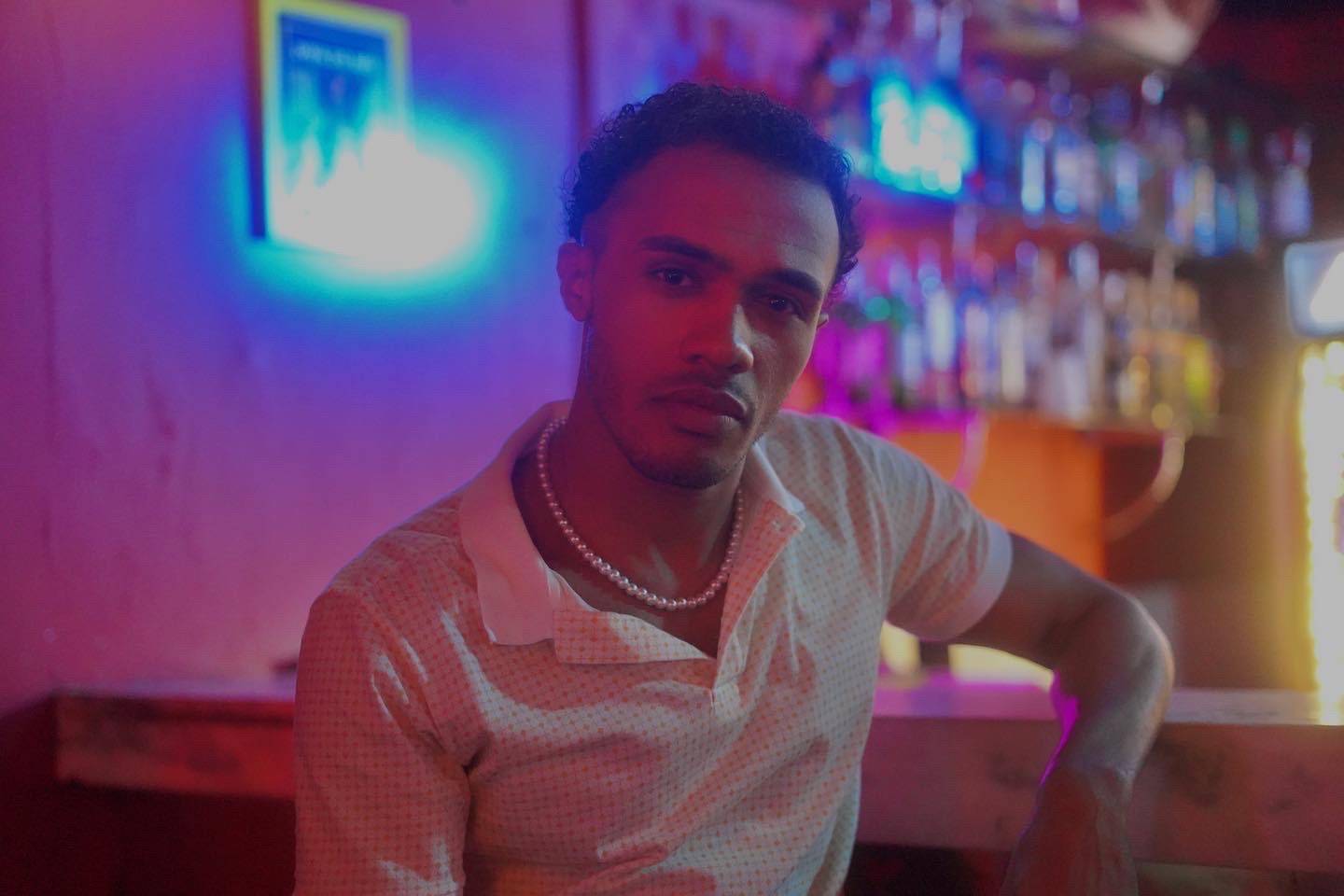 Marcilio curte uma praia no visualizer da sensual "Que Sabor" - Revista ...