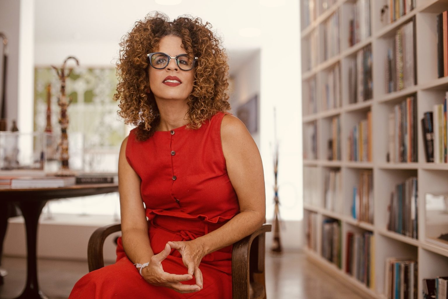 Maria Marighella, presidenta da Funarte, trabalha para manter os ...